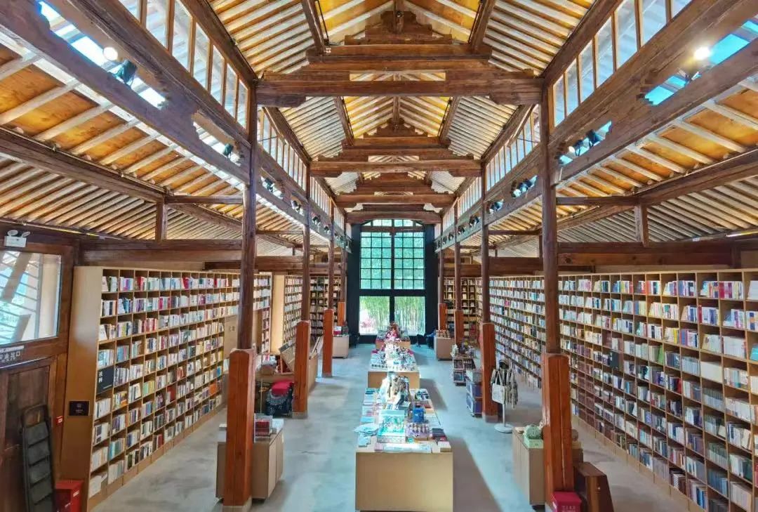 Come to Yunnan to find the romance in the fragrance of books - iNEWS