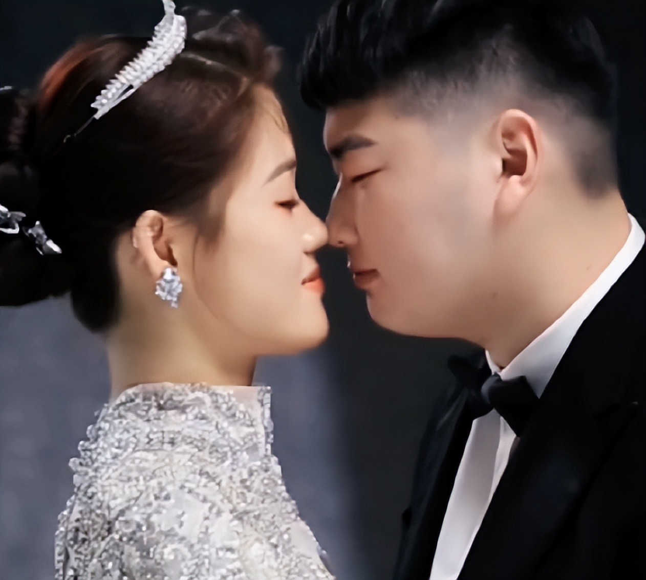 Zhu Xiaowei is suspected of being deceived into marriage again?Taking a ...