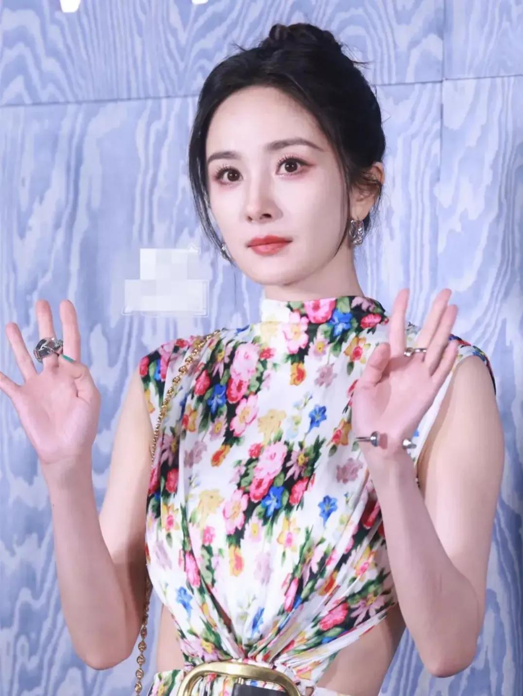 On this night in Shanghai, Yuan Quan's temperament VS Yang Mi's beauty ...