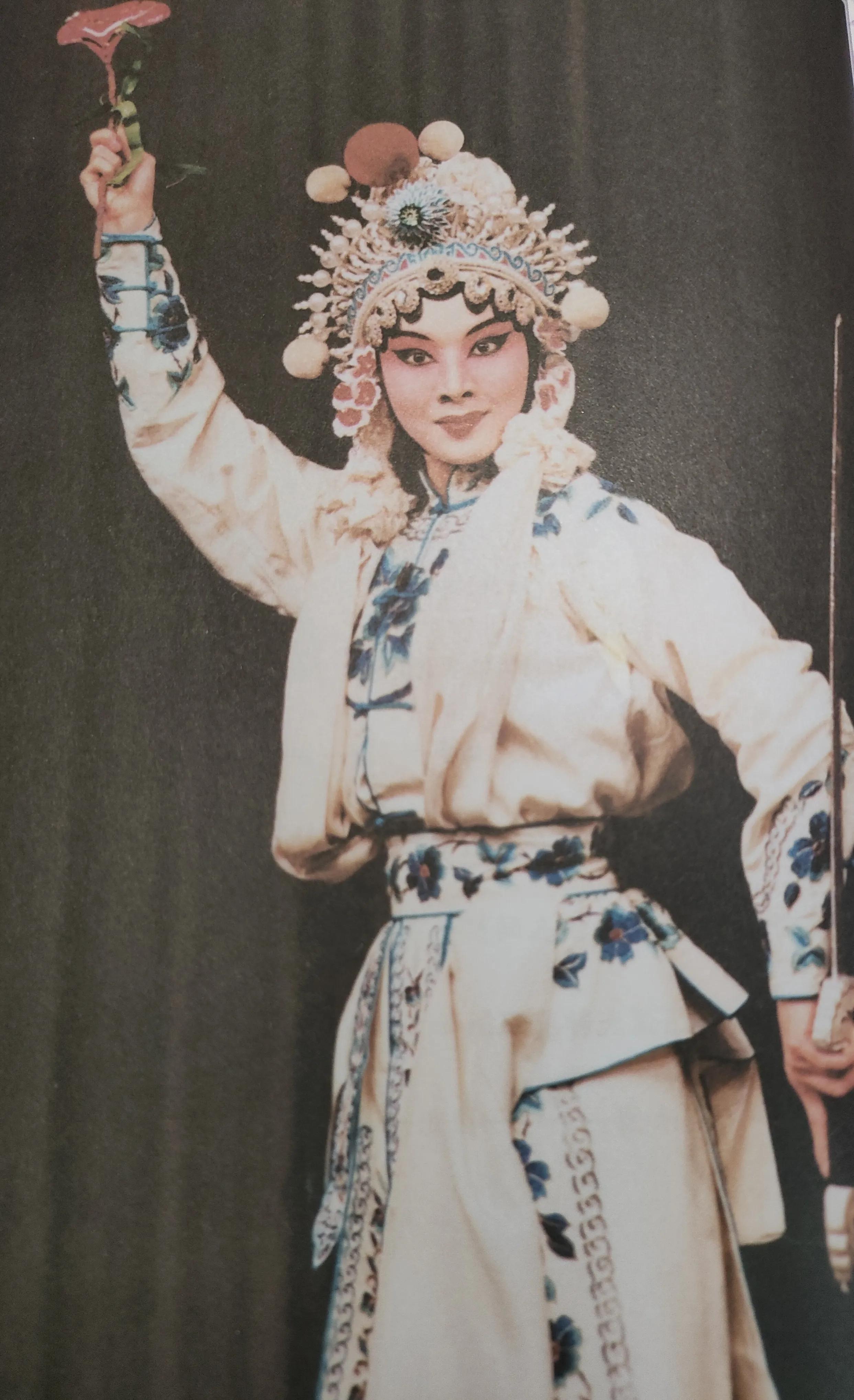 Headlines have drama - Approaching the quintessence of Peking Opera - iNEWS