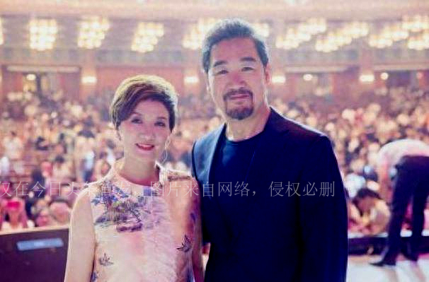 Abandoning her wealthy ex-husband and marrying Zhang Guoli, who left home, how is Deng Jie doing ...