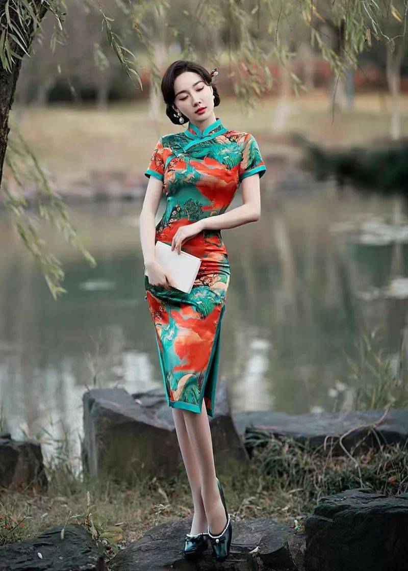 Cheongsam is more of a woman's proficiency and a life attitude at the ...