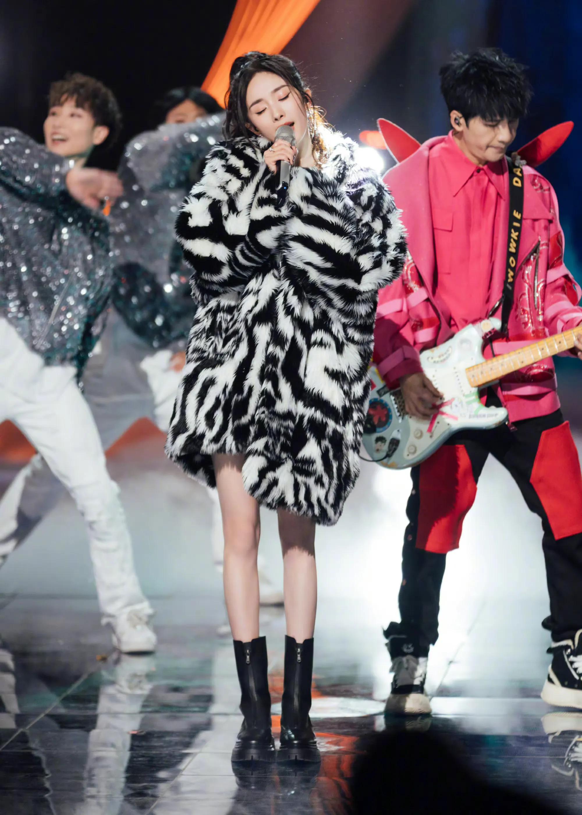 This is the original picture of Mimi Booming New Year's Eve Party - iMedia