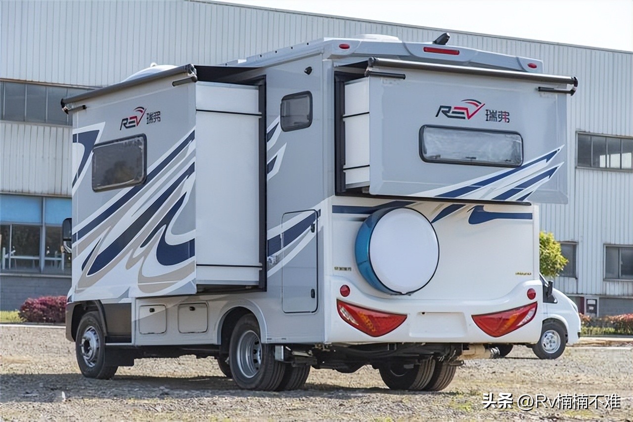 River S820 RV - stunning fall scenery - iNEWS