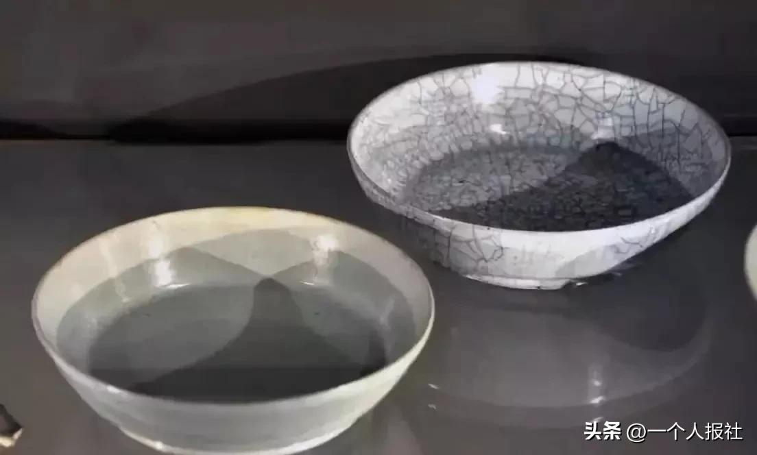 The Five Great Official Kiln Porcelains of Ru, Guan, Ge, Jun, Ding and ...