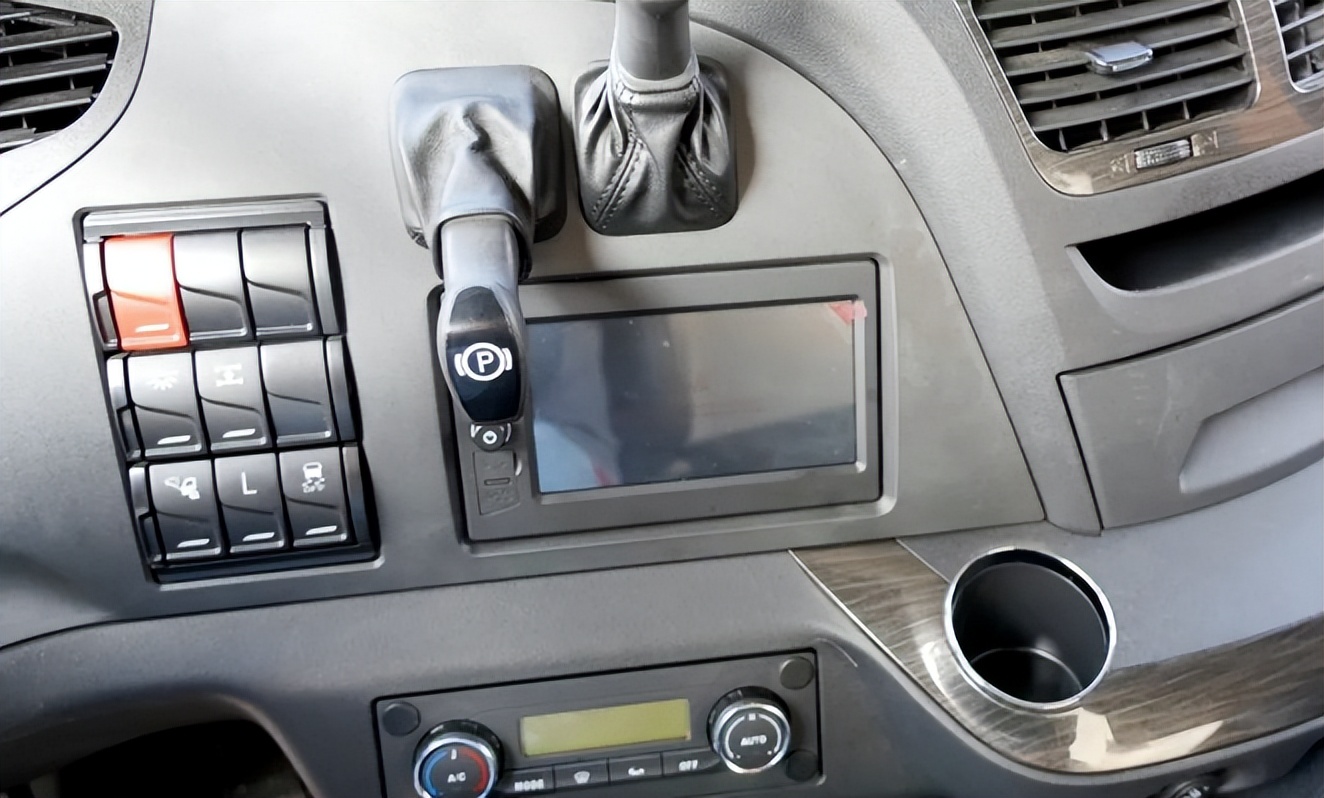 What's going to end up going from a tin box to a smart cockpit truck ...