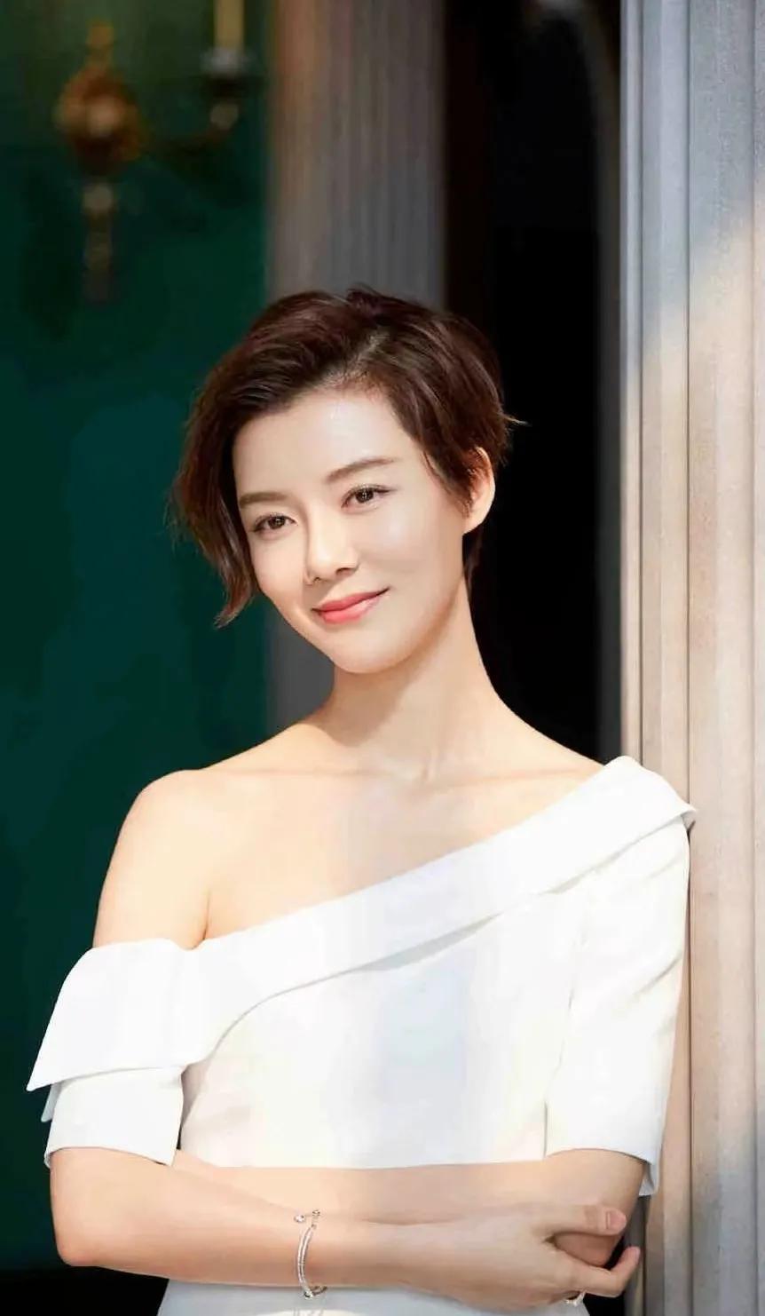 Star wallpaper (80) Che Xiao - iNEWS