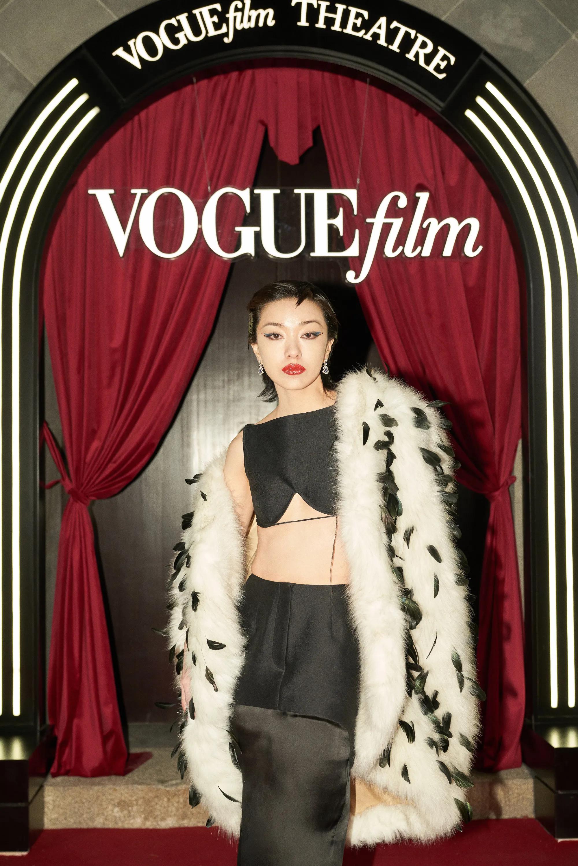 Vogue event: Yao Chen's double-breasted suit is full of aura, and Guo ...