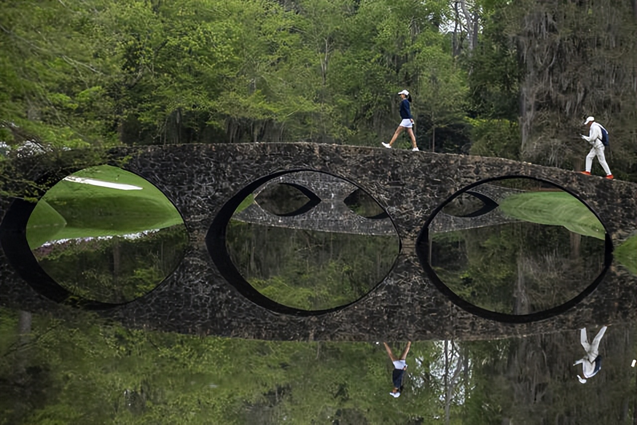 Zhang Yahui enjoys golf at Augusta - iNEWS