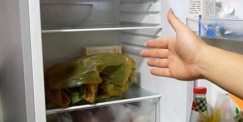 What should I do if the ice in the refrigerator is too thick?Learn the ...