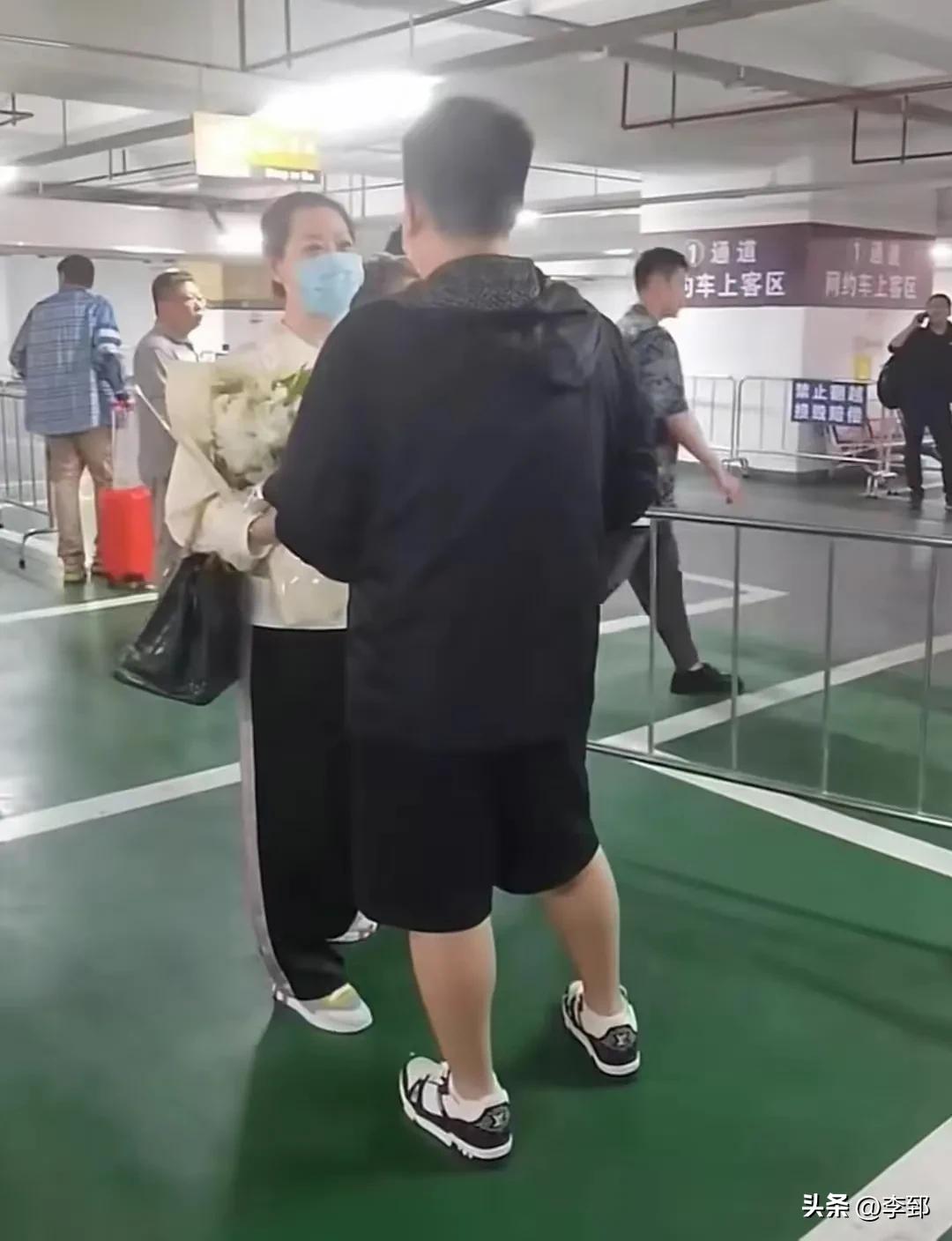 Ma Lijuan picked up her in-laws at the station with 400,000 bags, Zhao ...