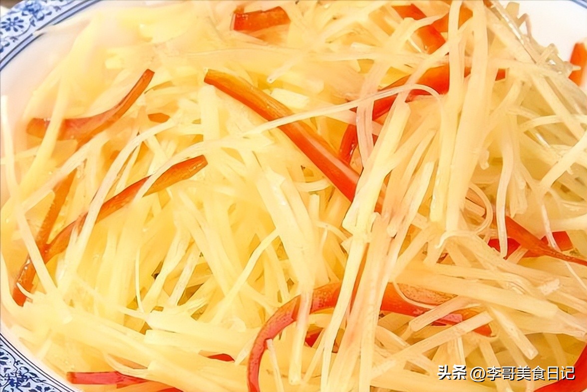 The homemade method of cold potato shreds, with a crisp taste and ...
