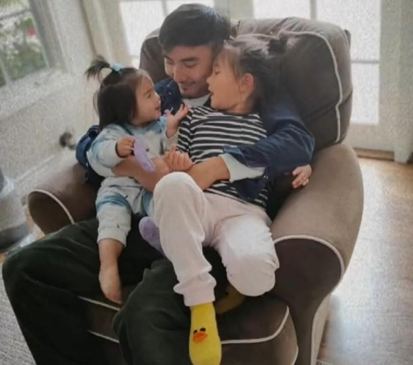 He Jie and Diao Lei's family of five went on a sweet trip and met with "Super Girl" Huang Yali ...