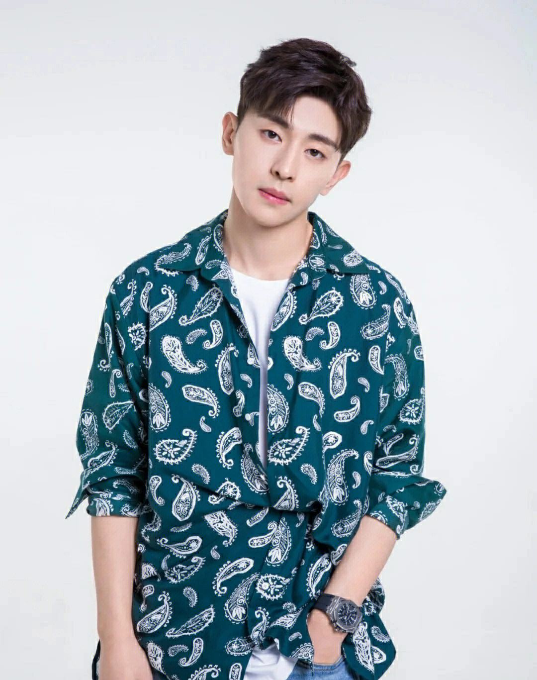 At the age of 30, Deng Lun's image changed drastically. He opened a ...