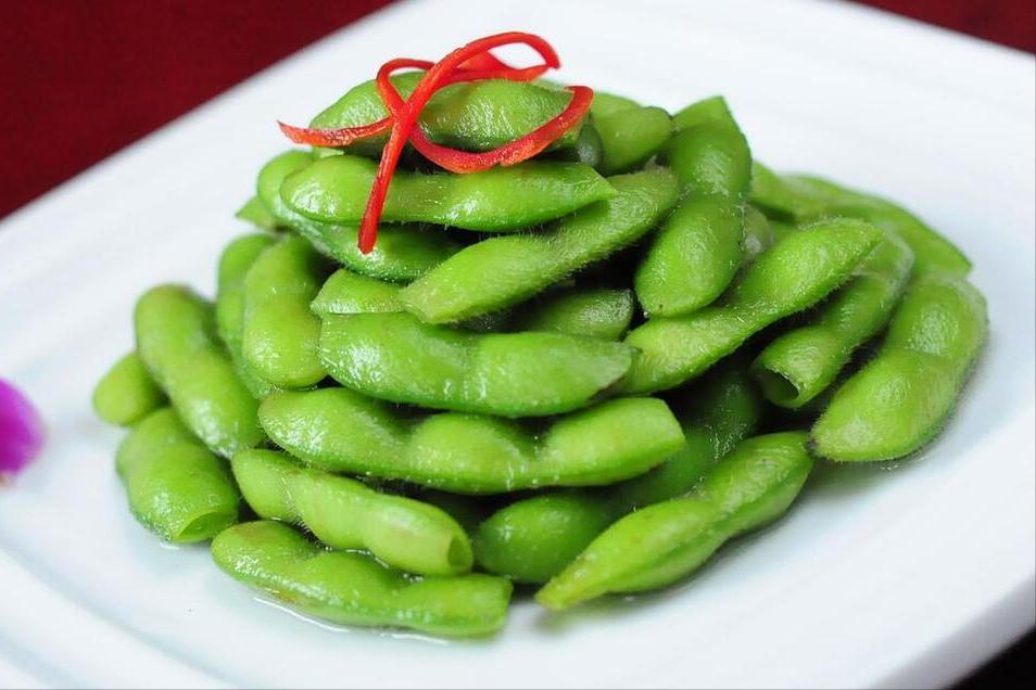 When cooking edamame, do not put it directly into the pot, do one more ...