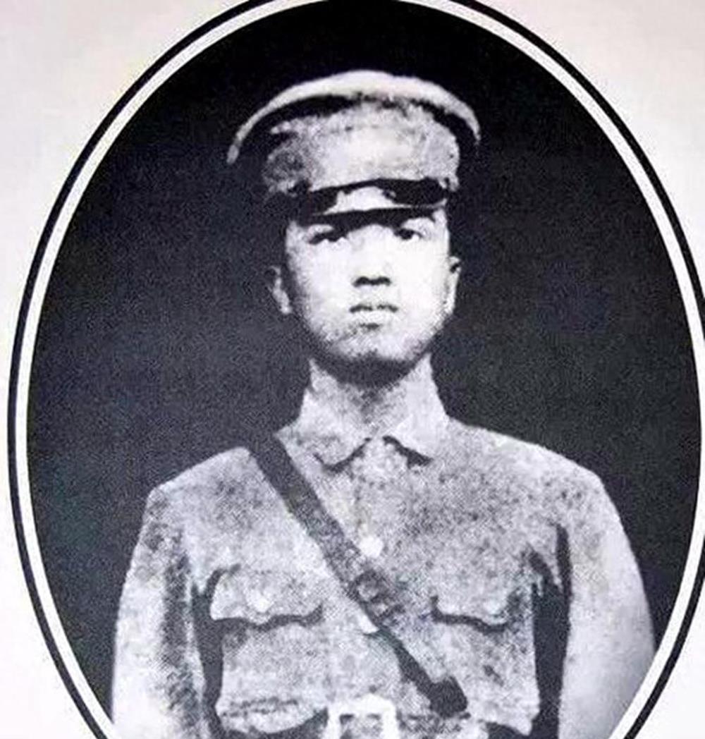 He Yingqin asked him to be the adjutant. He wanted to be the company ...