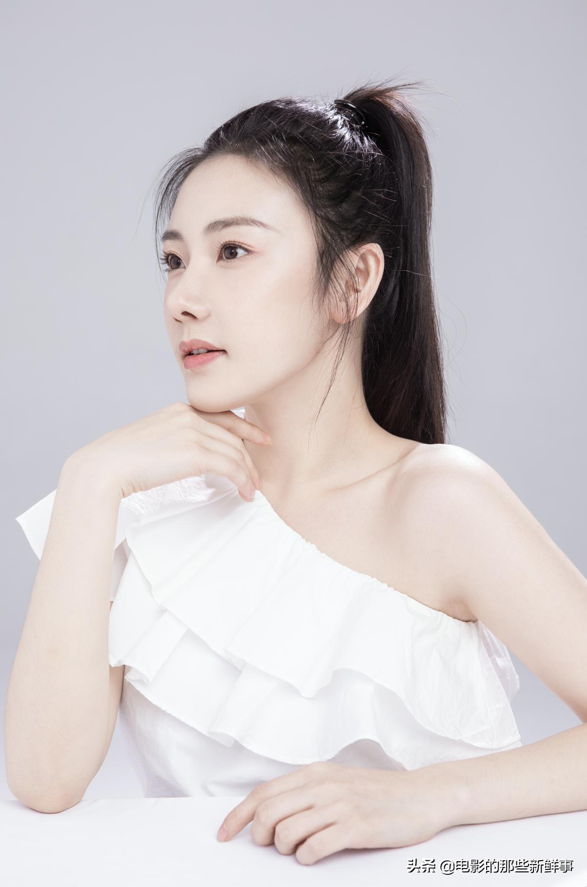 Post-95 beautiful actress Sun Ruoqi's latest photo, fair skin, angelic ...