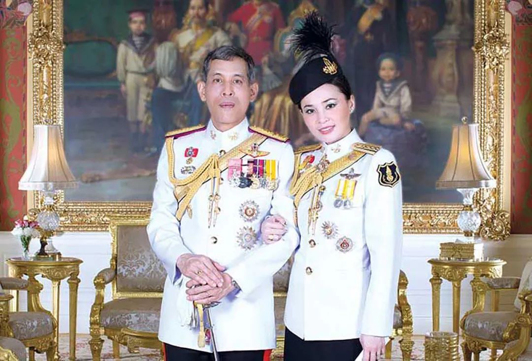 Sutida was so beautiful when she first met the King of Thailand, her ...