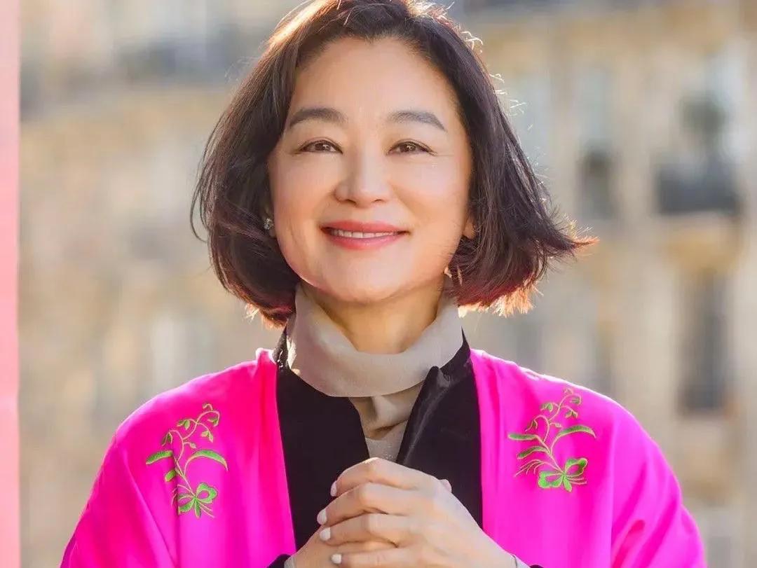 68-year-old Brigitte Lin posted New Year's greeting photos, but her ...