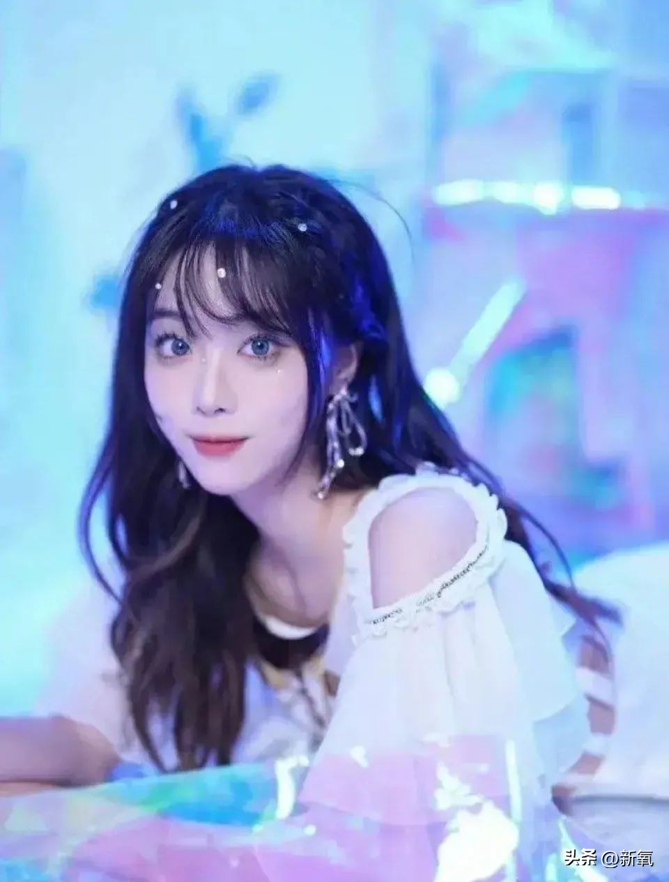 The girl group BEJ48 member Zhu Liwei secretly photographed his roommate taking a bath and sent ...