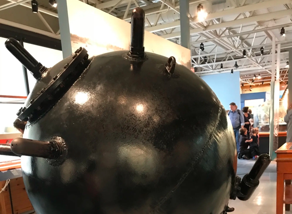 Hard to spot before hitting?Torpedoes are an important weapon in naval ...