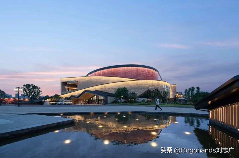 Chongqing. Shapingba District. 1949 Grand Theater - iNEWS