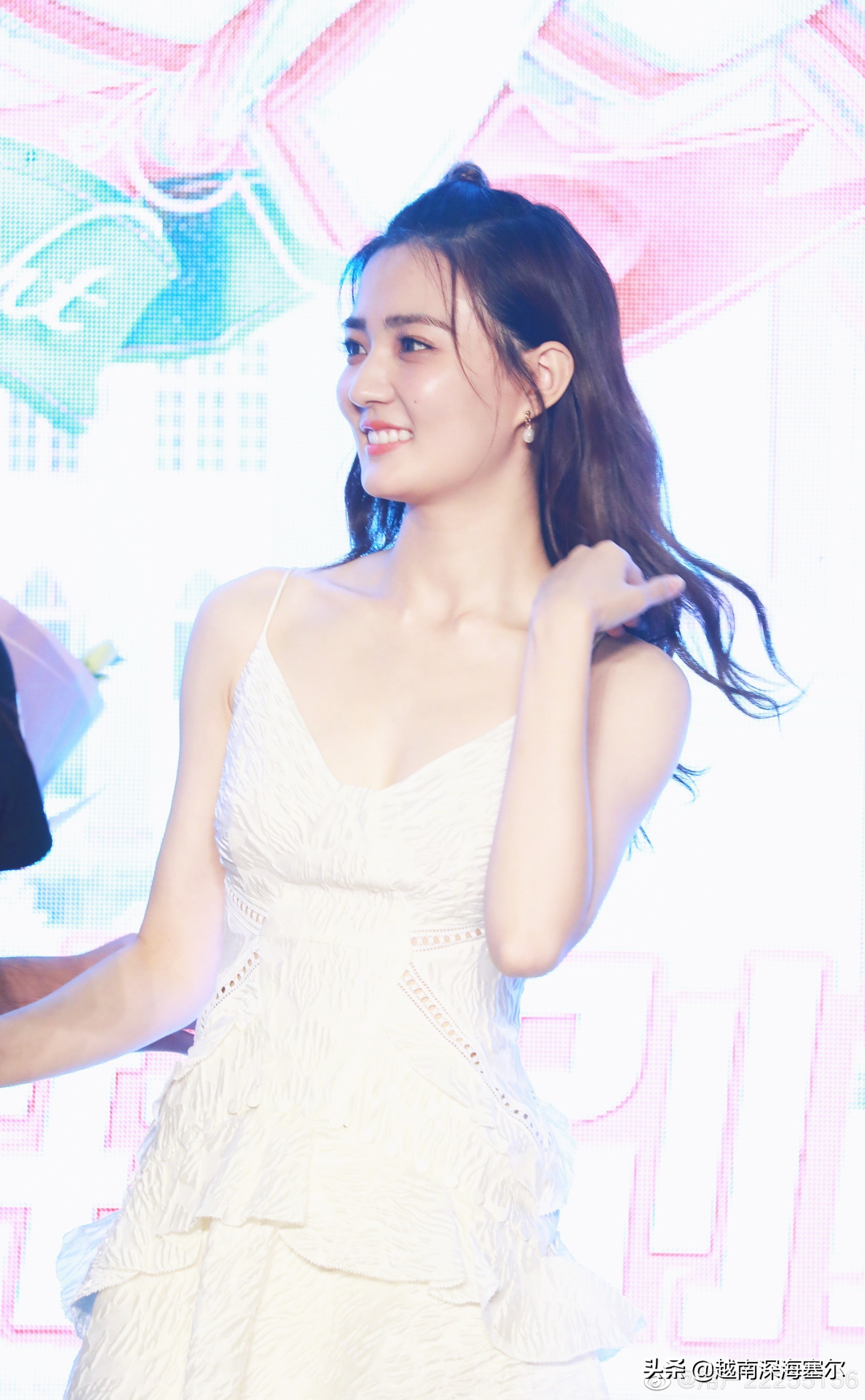 23-year-old Xu Jiao became popular with "Changjiang No. 7" - iNEWS