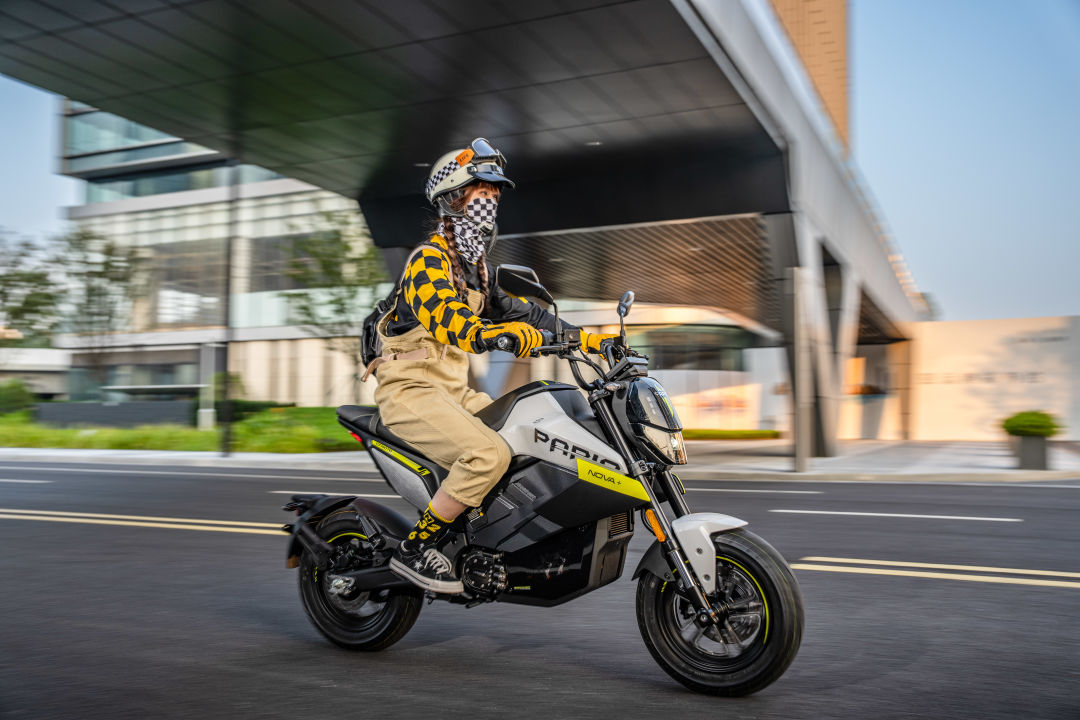 The Chunfeng Electric Motorcycle is equipped with the same brand ...