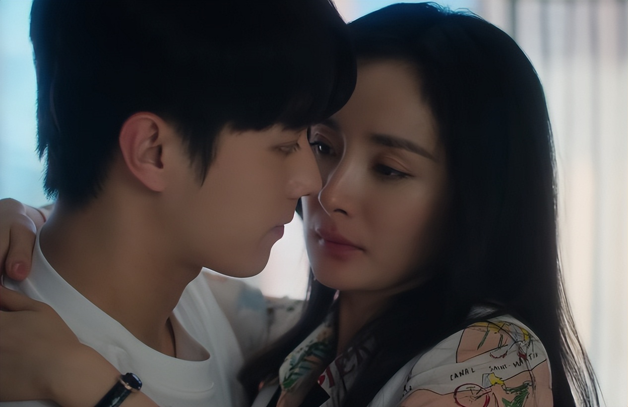 The 39-year-old actress played the mother of Bai Jingting, but the 44 ...