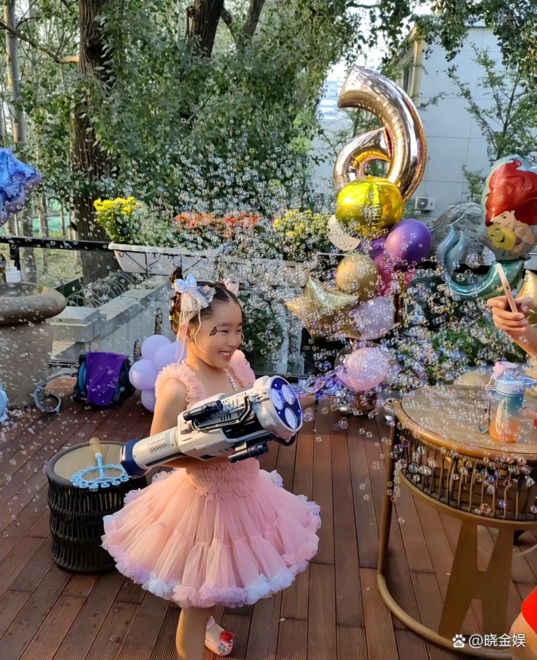 Zhao Wenzhuo: Celebrating the birthday of the little padded jacket, it is the first time that ...