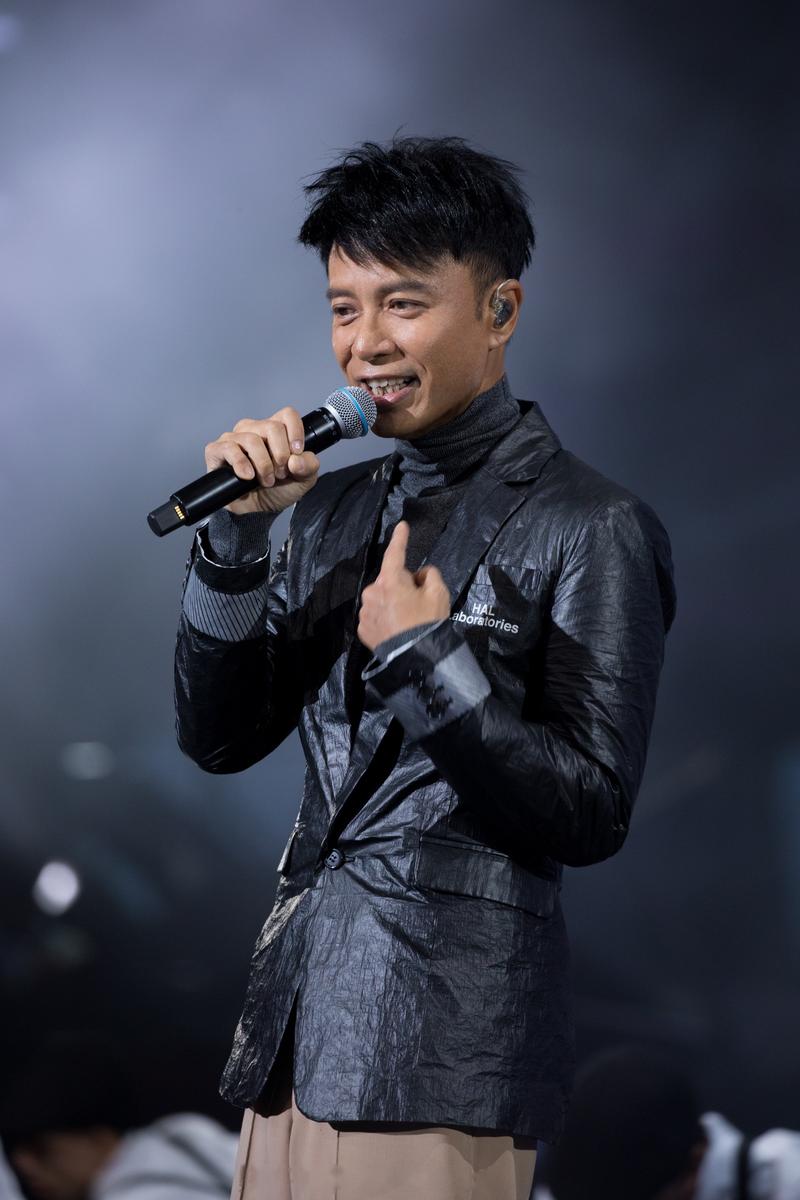 Without helping CoCo Lee and not speaking out, Hacken Lee's comment ...