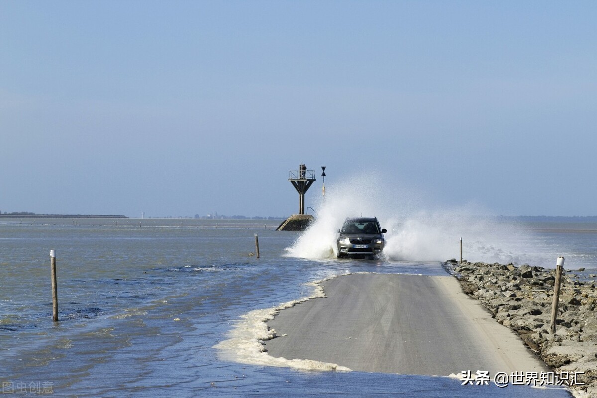 A highway that will disappear, both romantic and dangerous, only by ...
