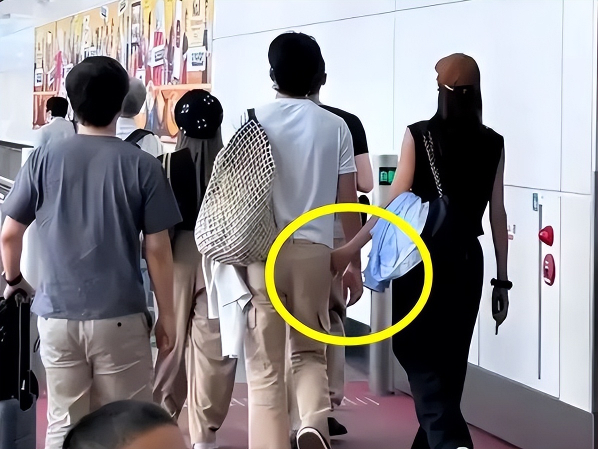 Liu Wenjing Boran's date in Japan was photographed! The woman pulls her trousers to make the man ...