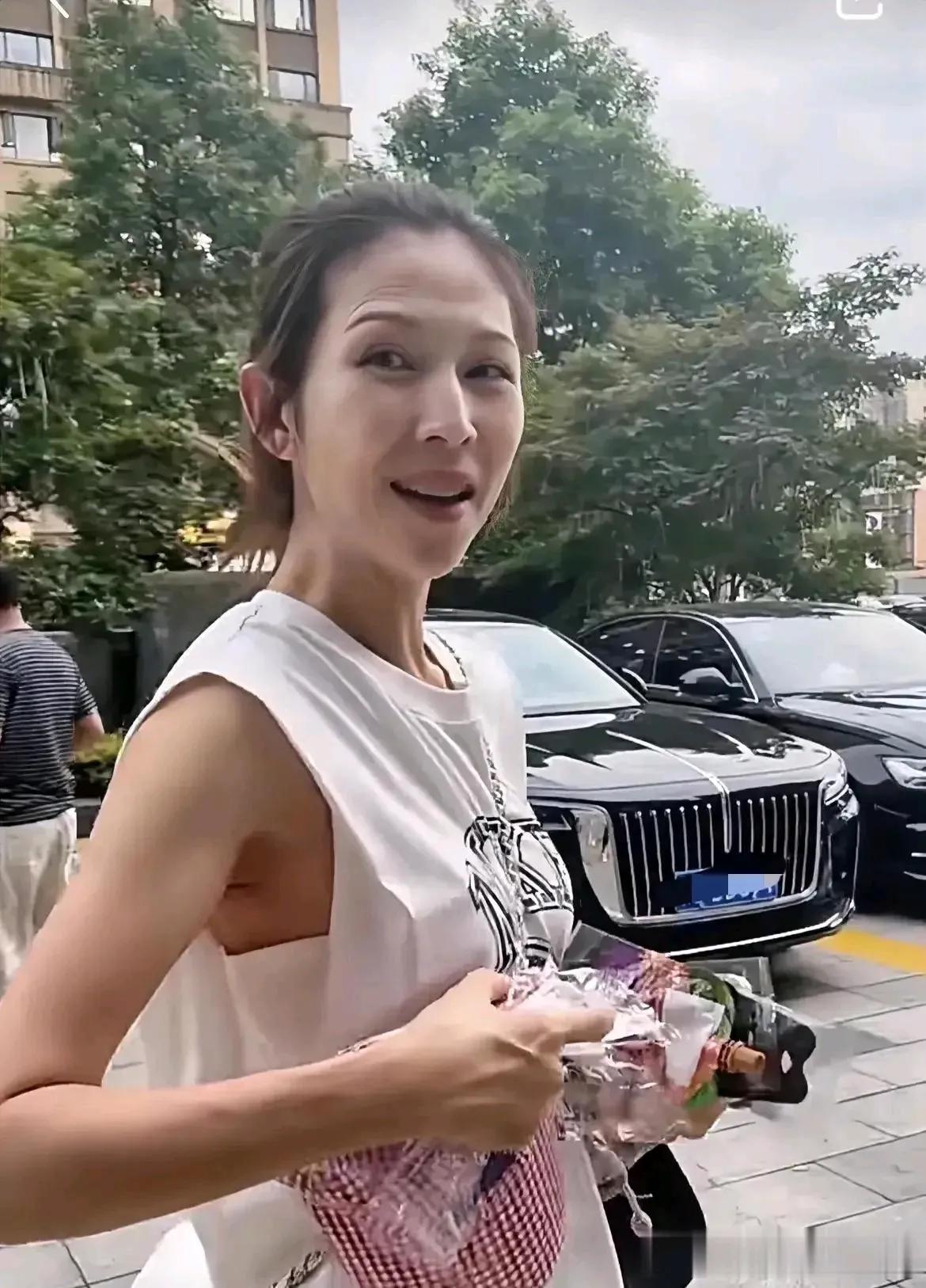 Ada Choi is 49 years old now. After her bare-faced photos were exposed, people were amazed. - iNEWS