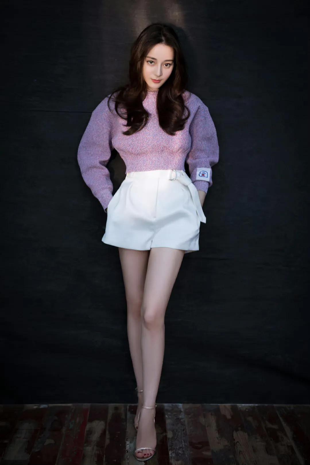 Di Lieba has a youthful and cute style, but the skirt is too short ...