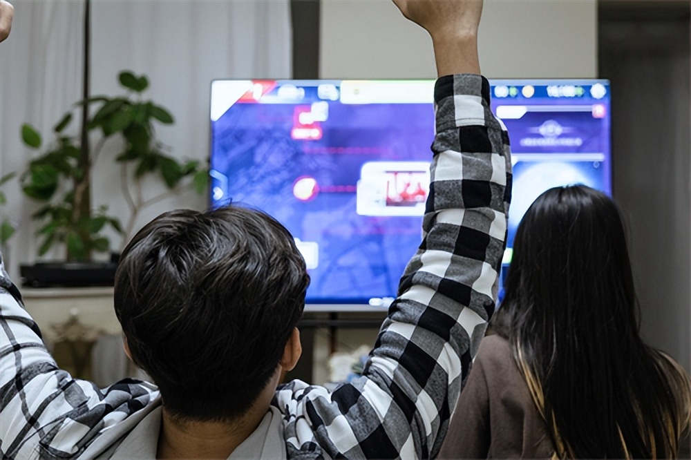 Panasonic's 85-inch LX780C smart TV with large screen, large field of ...