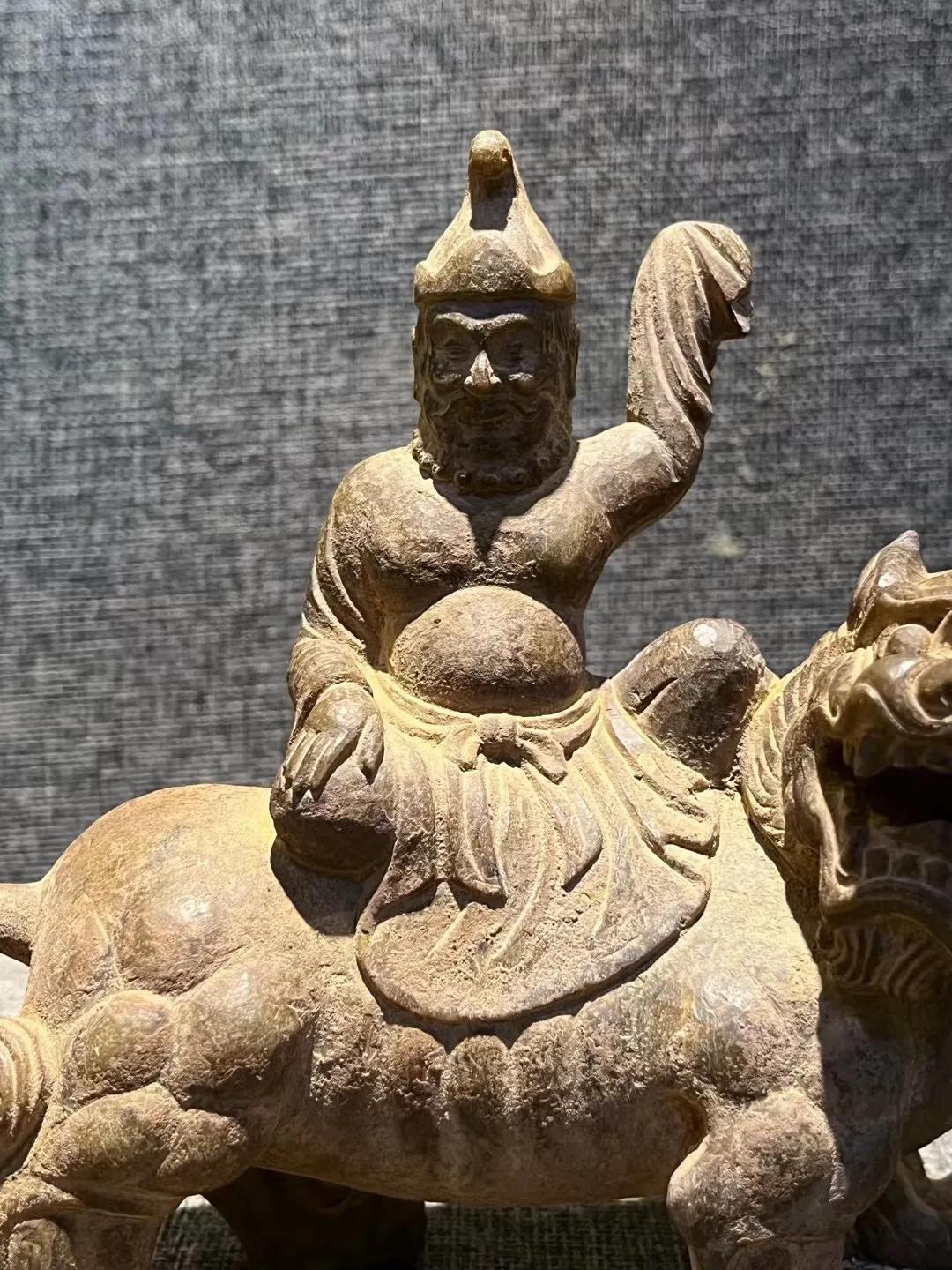 Tang Dynasty leopard class Yuhu people taming lion - iNEWS