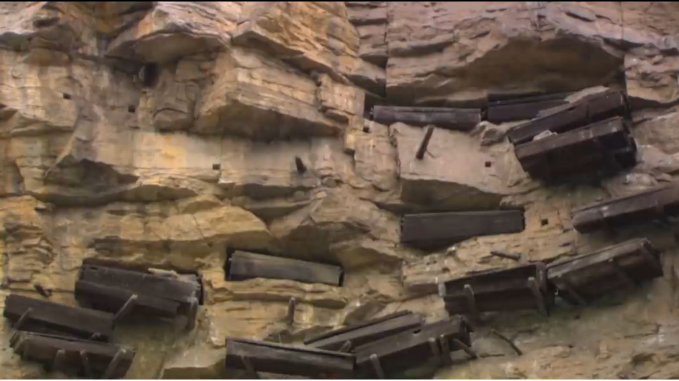 1,000 years ago, the Bo people hang their coffins and their heads are ...