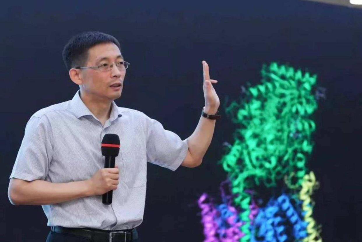 Yan Ning returned from the United States, and bravely left the country ...