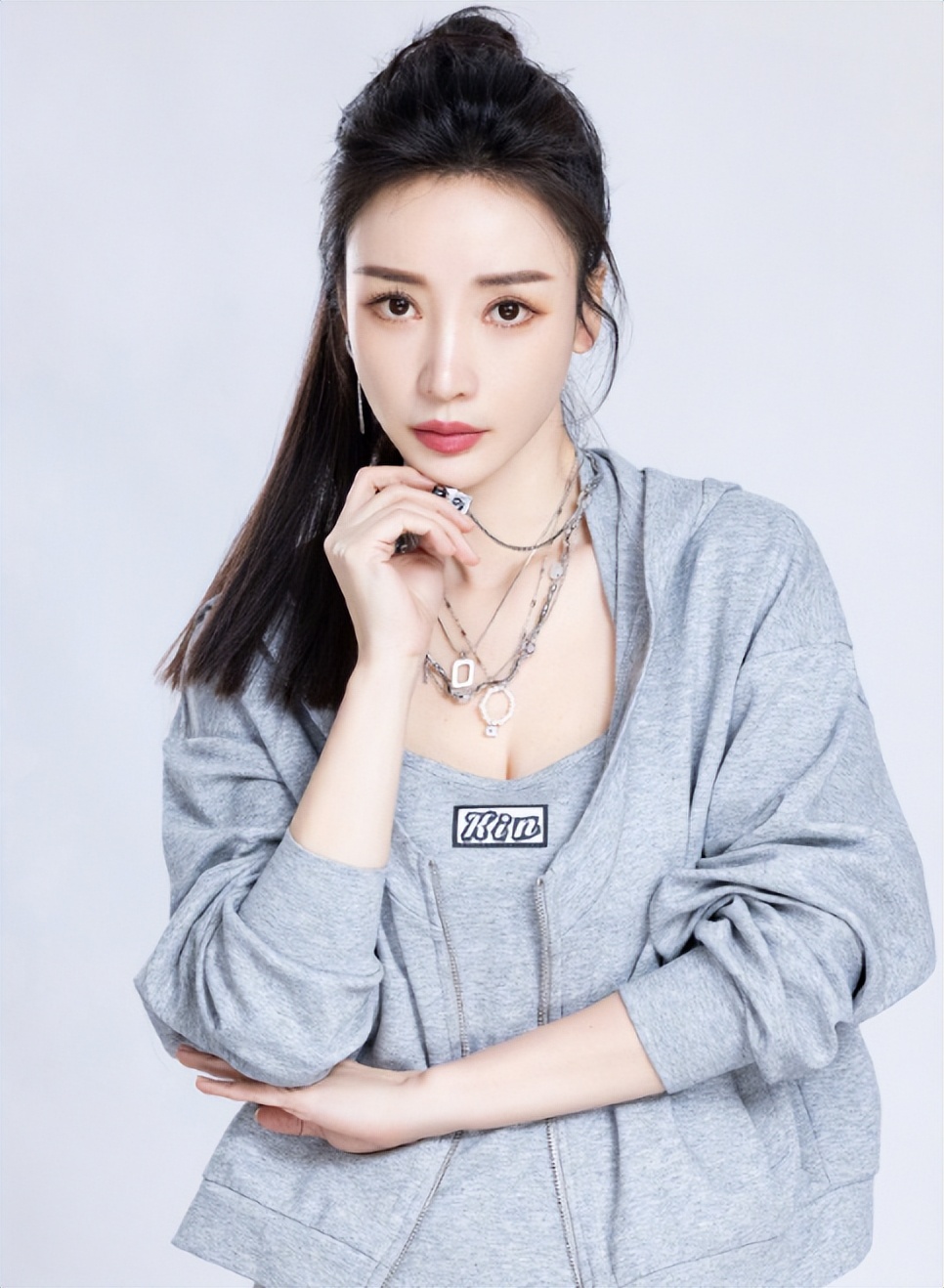 Liu Yan young casual wear - iNEWS