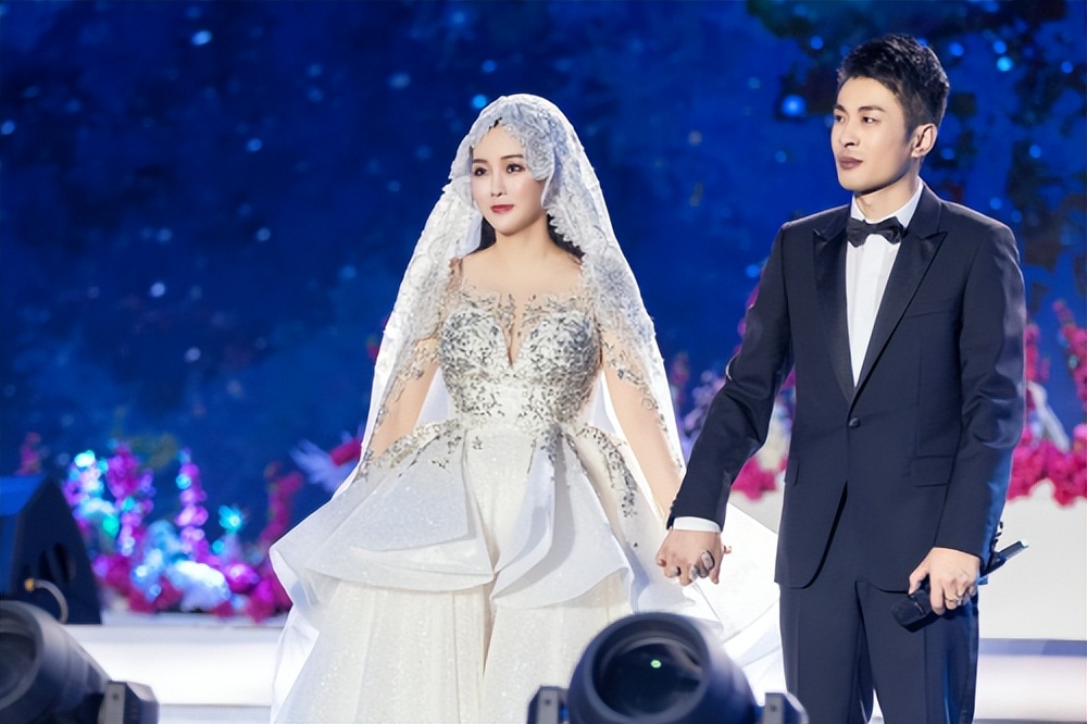 Simba's wedding invitation to Cecilia Cheung is purely sympathetic?Is ...