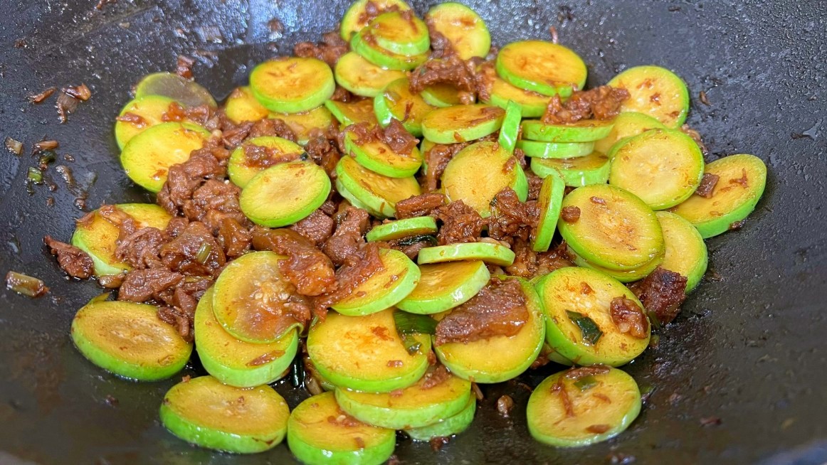 After the beginning of autumn, loofah and bitter gourd stand aside and ...