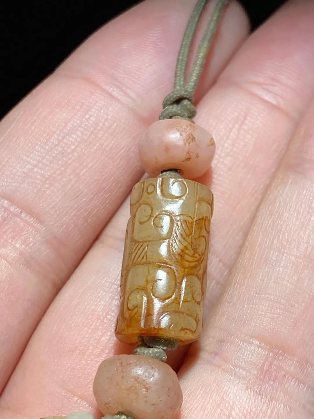 War Han old Hetian jade seed material jade accessories coiled pattern Le jade cow Han jade seal ...