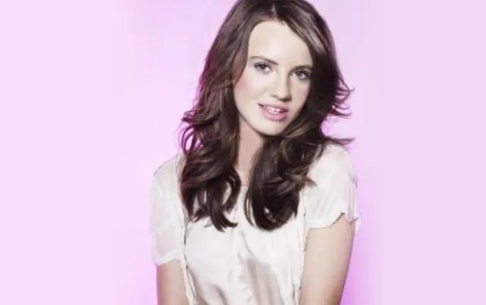 British classical crossover female singer Faryl Smith - iNEWS