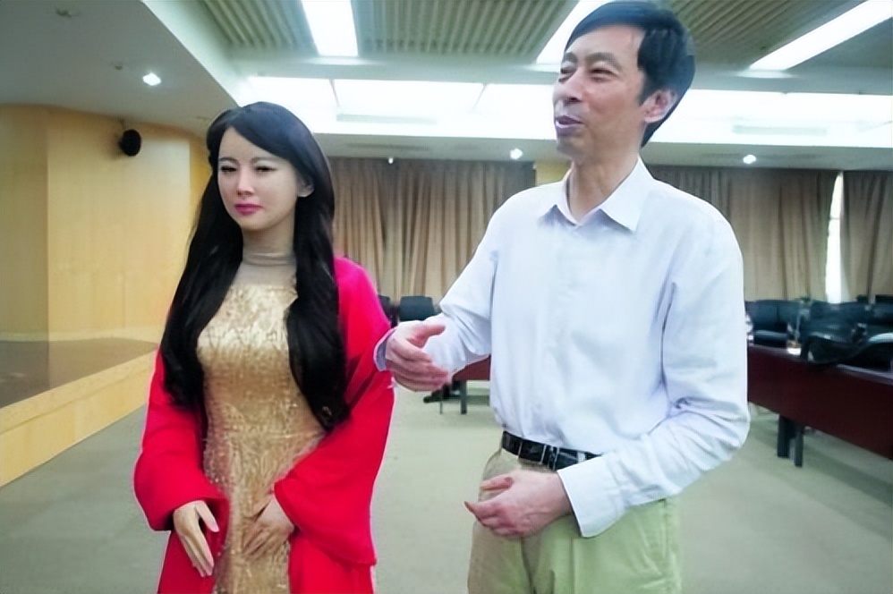 China's first beautiful robot is born - iNEWS