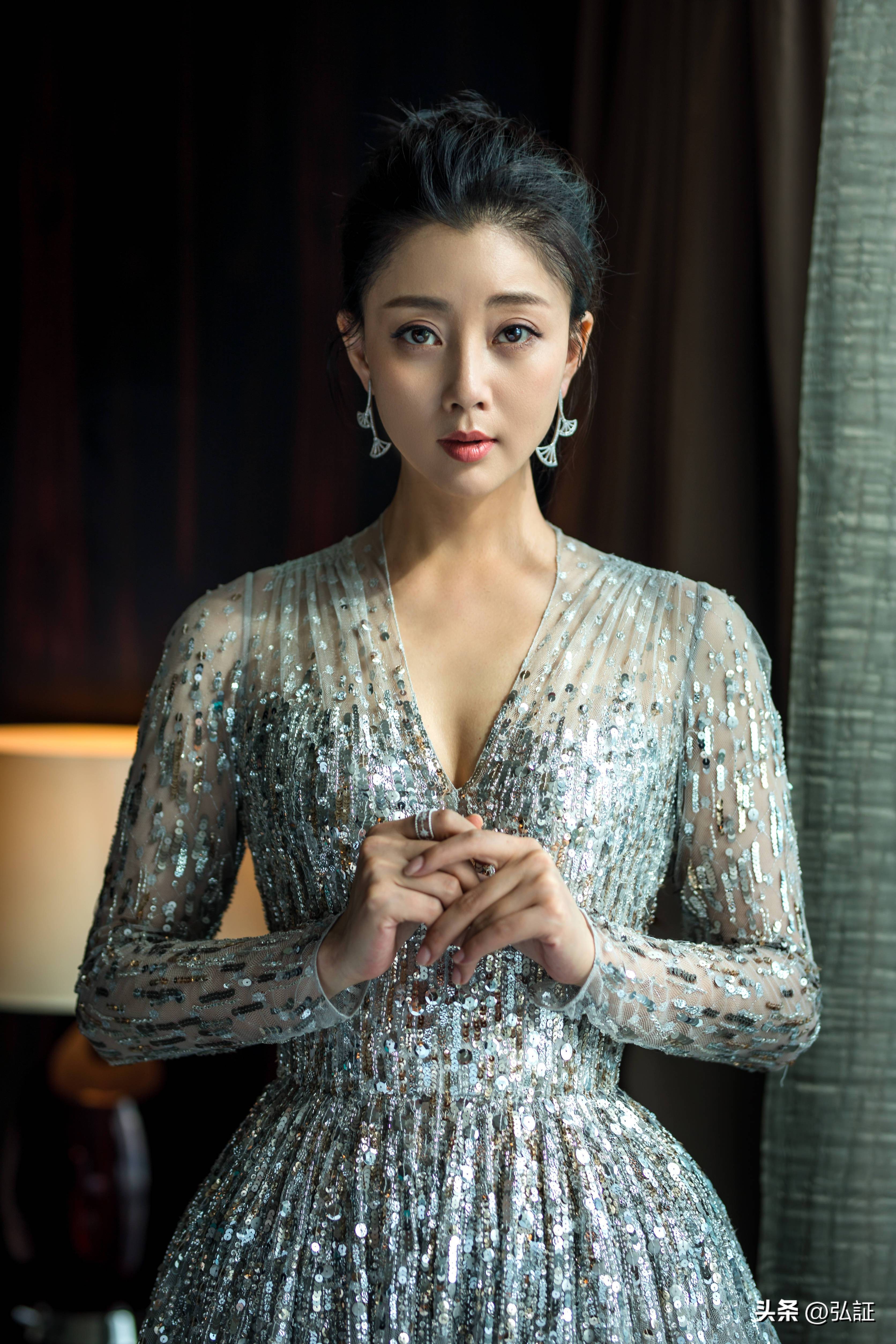 "Three Crowns" Yin Tao, in her 40s, is still gorgeous and beautiful - iNEWS