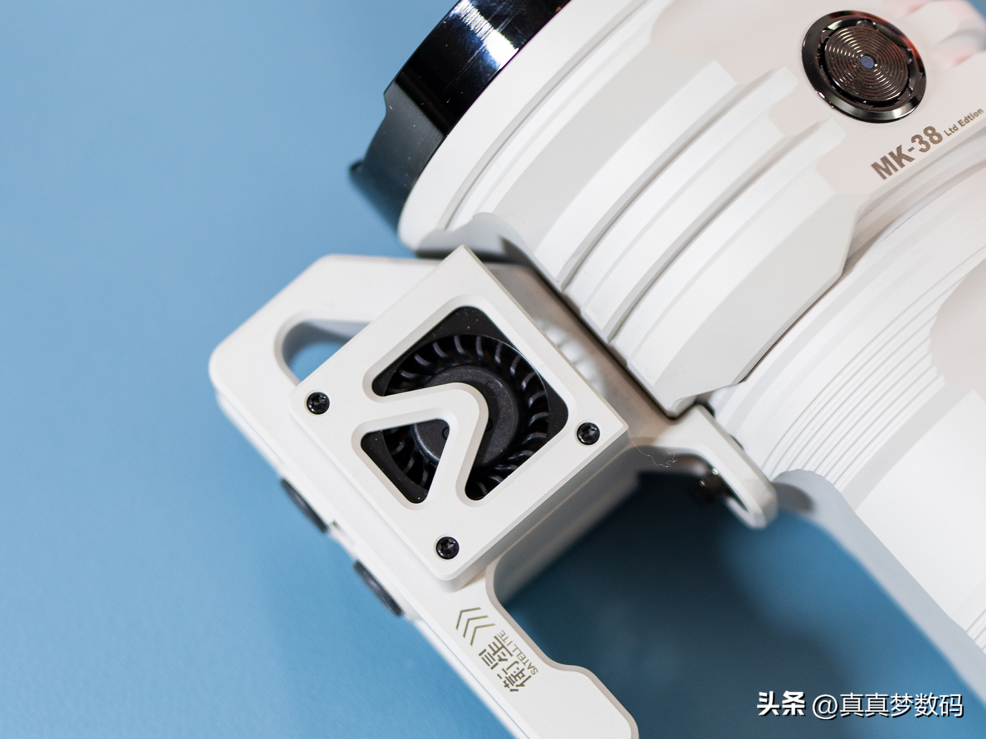 Manke MK38 Micro-arc Floodlight Edition—41500 Lumens Flashlight - iMedia