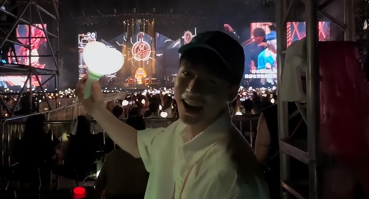 Gong Jun and Jay Chou sang together at the concert, fans laughed and ...