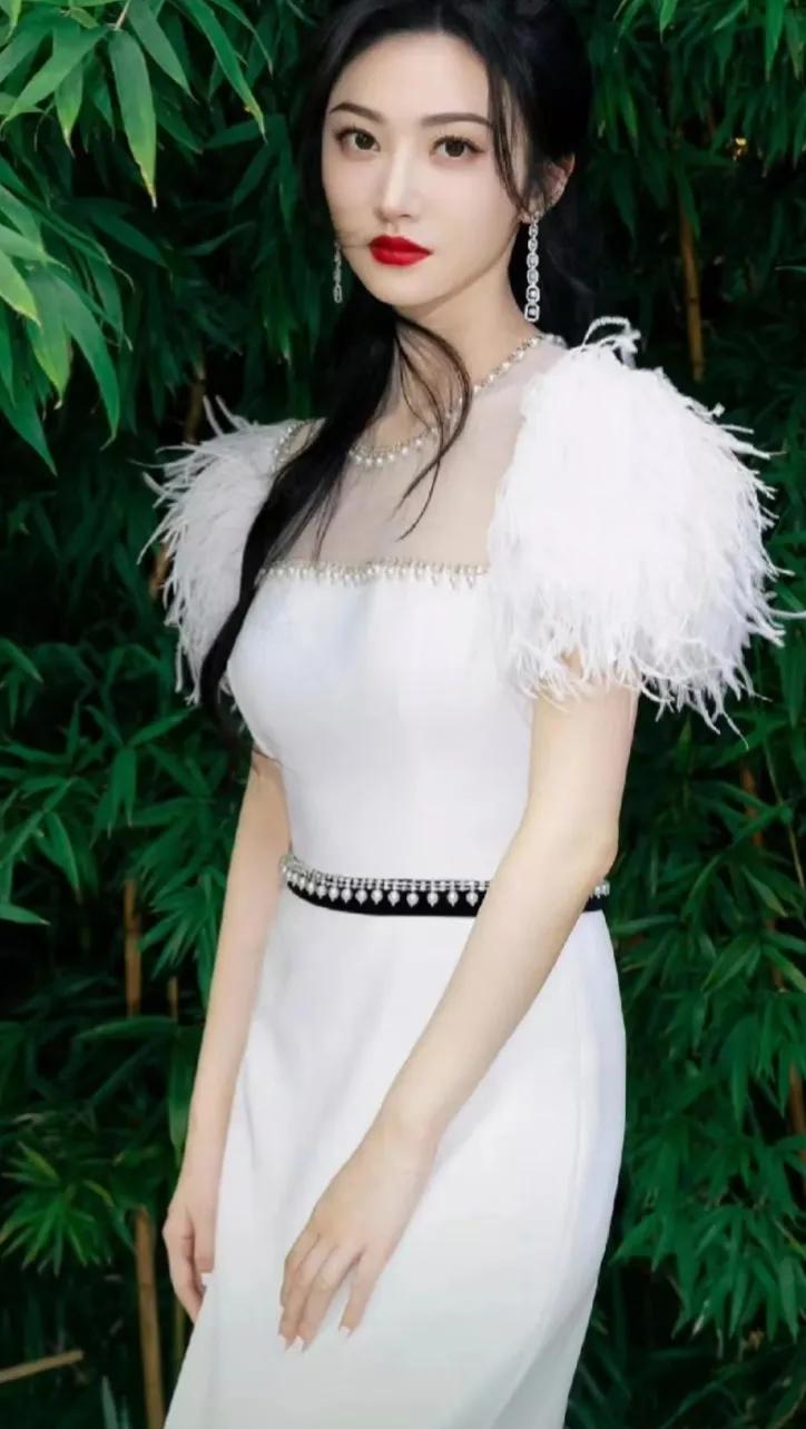 Wealthy flower in the world—Jing Tian - iNEWS