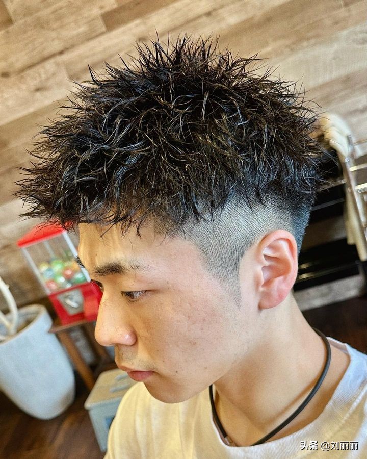 The 4 most handsome hairstyles for men, stylish and not outdated, have ...